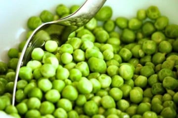 Simple Fresh Buttered Peas (English Peas Recipe)