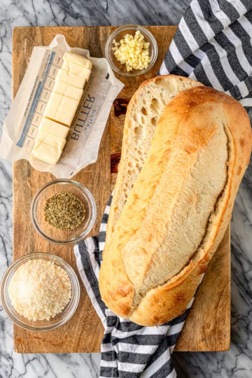 5-Ingredient Homemade Garlic Bread Recipe (15 Minutes!)