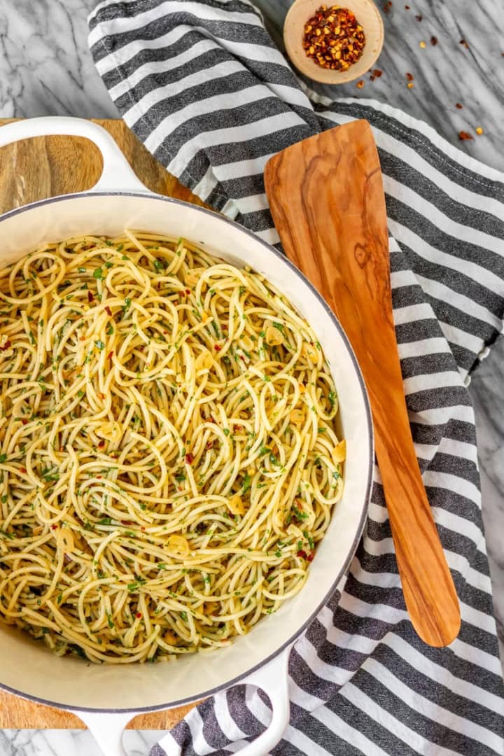 Pasta with Olive Oil and Garlic Recipe (Pasta Aglio e Olio)